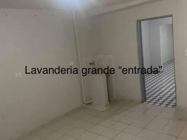 Casa para venda tem 180 metros quadrados com 2 quartos
