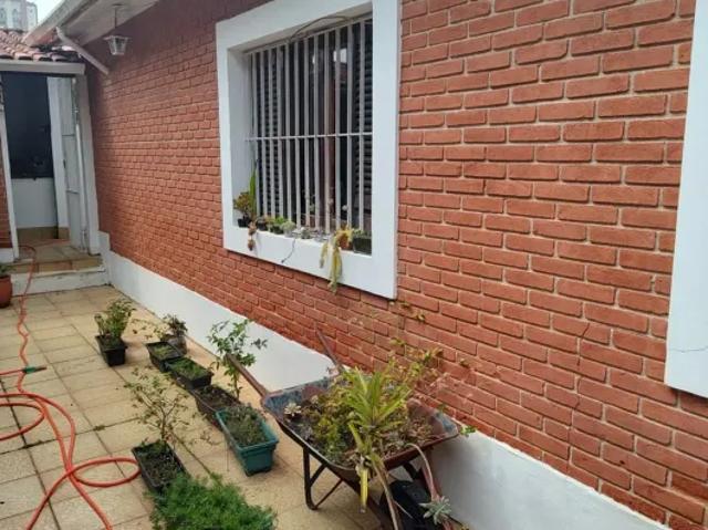 Casa para venda tem 211 metros quadrados com 3 quartos