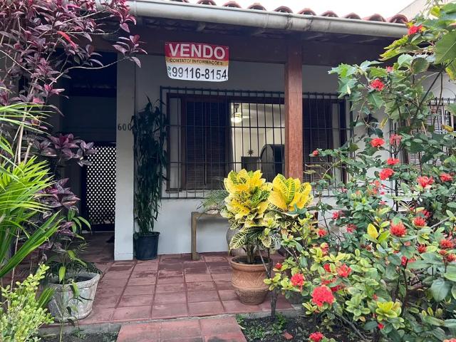 Casa para venda tem 218 metros quadrados com 6 quartos em Icaraí Niterói Rio de Janeiro