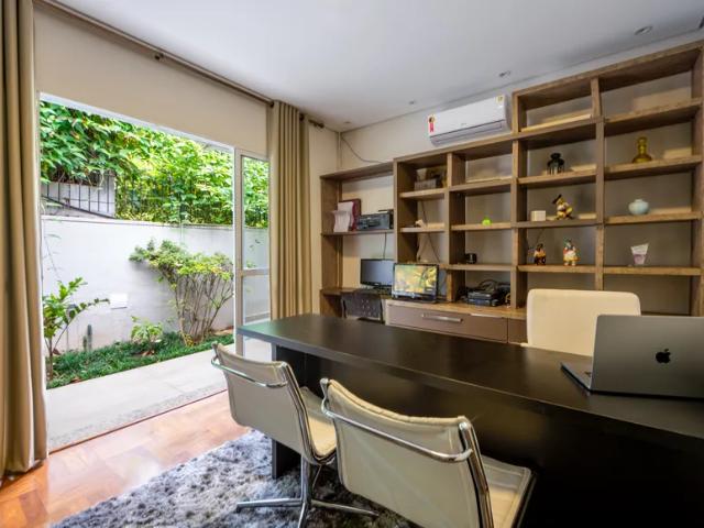 Casa para venda tem 340 metros quadrados com 5 quartos em Brooklin Paulista São Paulo SP
