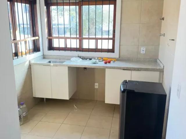 Casa para venda tem 378 metros quadrados com 5 quartos