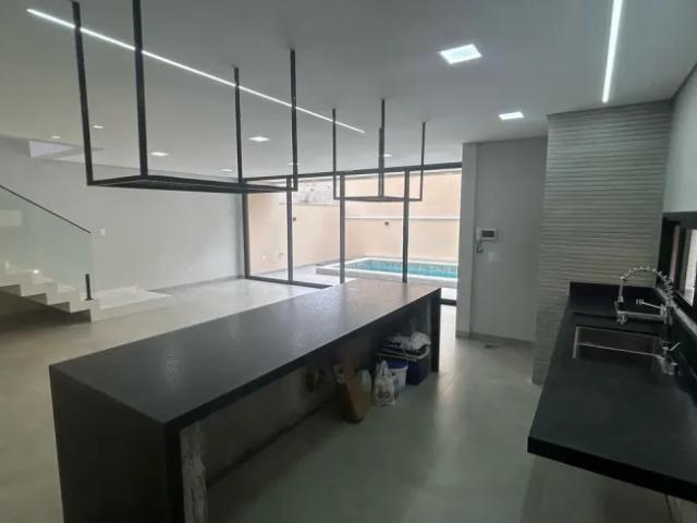 Casa para Venda, Universitário, 3 dormitórios, 3 suítes, 4 banheiros, 4 vagas