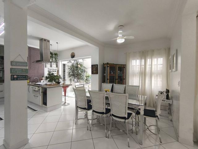 Casa para Venda/Aluguel com 4 quartos, 164 m² por R$ 2.700.000