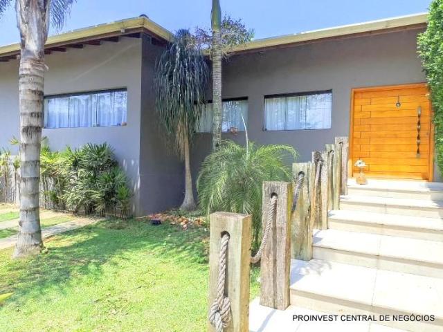 Casa para Venda/Aluguel com 4 quartos, 218 m² por R$ 1.900.000