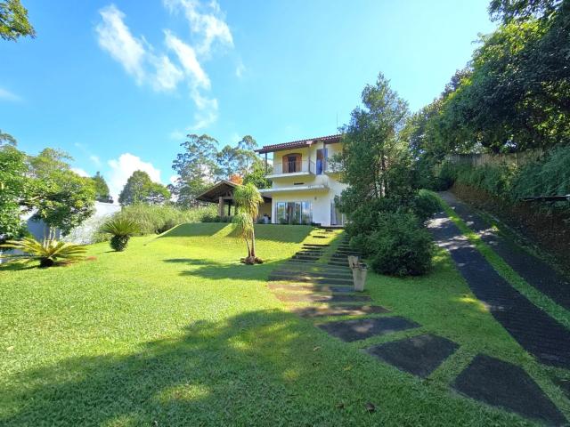 Casa para Venda/Aluguel com 4 quartos, 235 m² por R$ 1.200.000