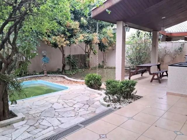 Casa para Venda/Aluguel com 4 quartos, 237 m² por R$ 2.500.000