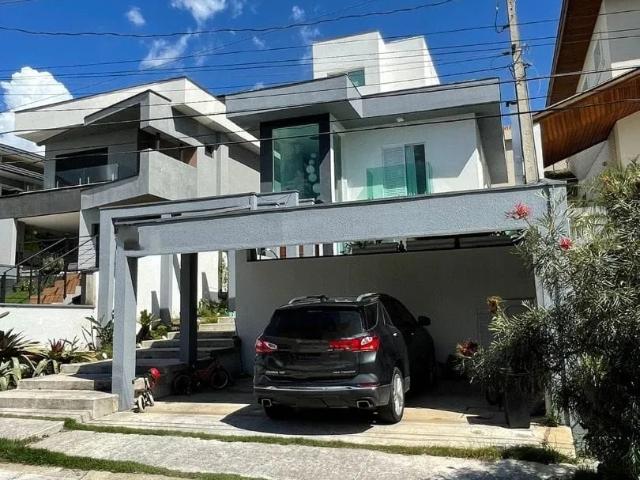 Casa para Venda/Aluguel com 4 quartos, 245 m² por R$ 2.700.000