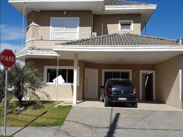 Casa para Venda/Aluguel com 4 quartos, 242 m² por R$ 800.000