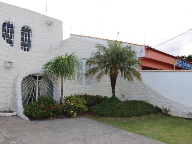 Casa para Venda/Aluguel com 4 quartos, 255 m² por R$ 1.260.500