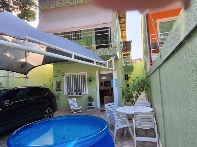 Casa para Venda/Aluguel com 4 quartos, 280 m² por R$ 990.000