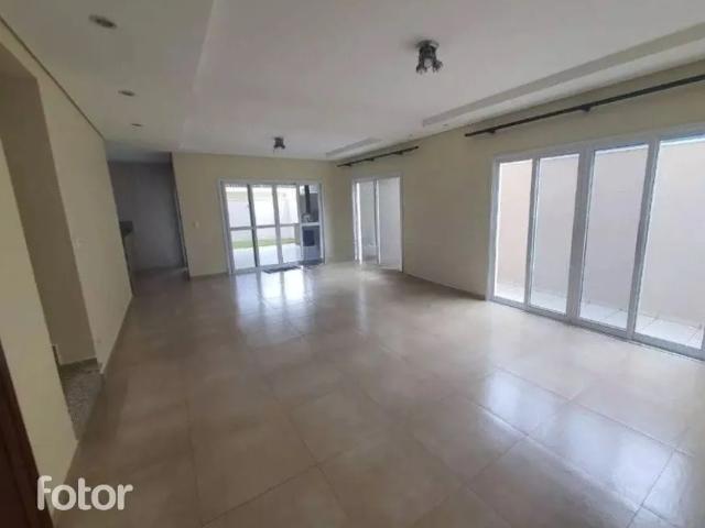 Casa para Venda/Aluguel com 4 quartos, 297 m² por R$ 1.750.000