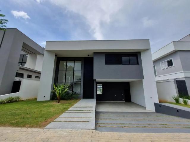 Casa para Venda/Aluguel com 4 quartos, 305 m² por R$ 2.860.000