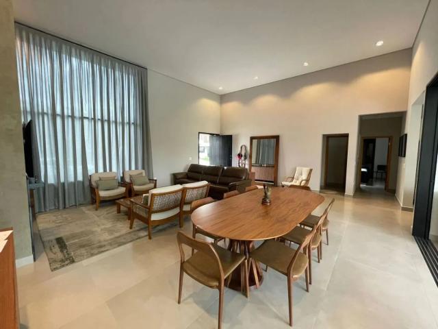 Casa para Venda/Aluguel com 4 quartos, 300 m² por R$ 3.500.000