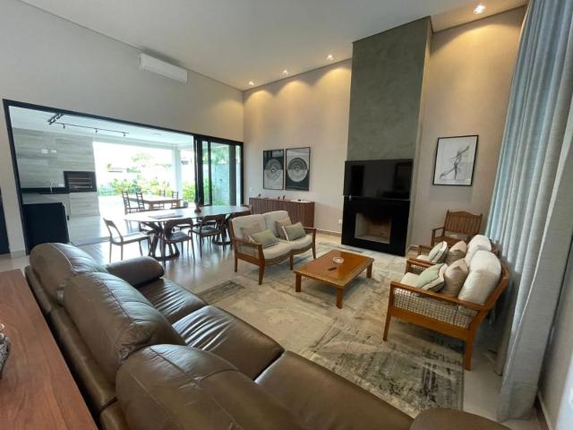 Casa para Venda/Aluguel com 4 quartos, 300 m² por R$ 3.500.000