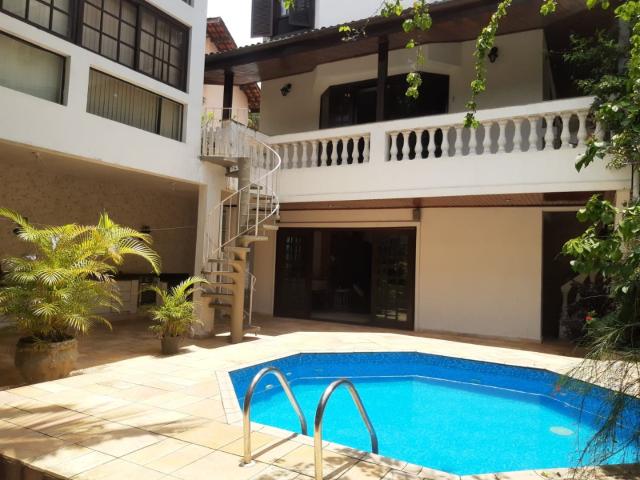 Casa para Venda/Aluguel com 4 quartos, 318 m² por R$ 1.750.000