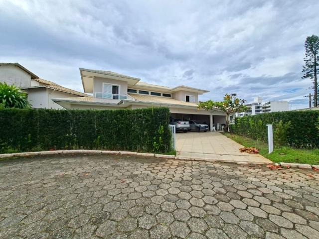 Casa para Venda/Aluguel com 4 quartos, 320 m² por R$ 2.500.000