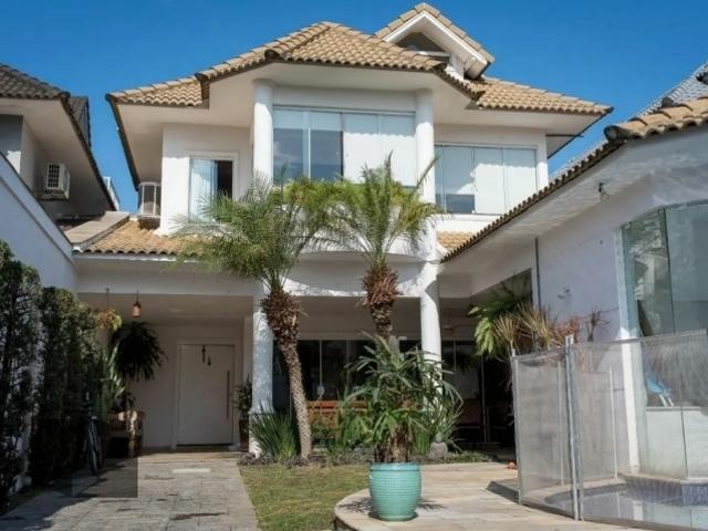 Casa para Venda/Aluguel com 4 quartos, 354 m² por R$ 2.900.000
