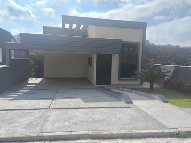 Casa para Venda/Aluguel com 4 quartos, 350 m² por R$ 1.960.000