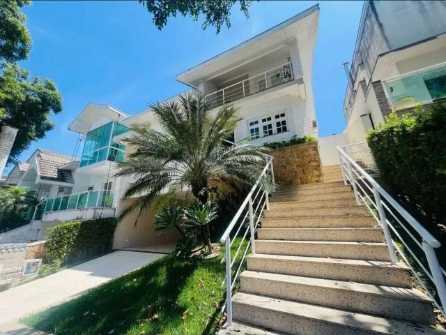 Casa para Venda/Aluguel com 4 quartos, 350 m² por R$ 2.550.000