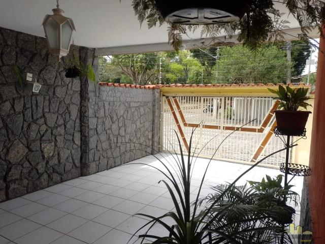 Casa para Venda/Aluguel com 4 quartos, 375 m² por R$ 1.050.000