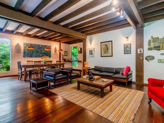Casa para Venda/Aluguel com 4 quartos, 380 m² por R$ 1.800.000