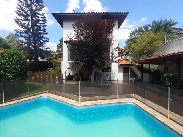Casa para Venda/Aluguel com 4 quartos, 380 m² por R$ 1.350.000