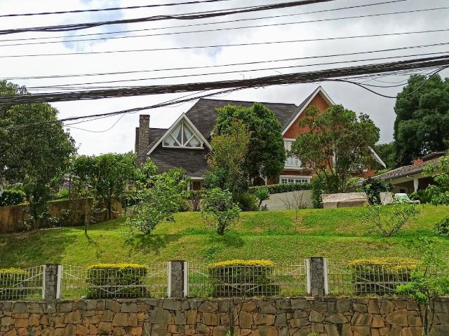 Casa para Venda/Aluguel com 4 quartos, 400 m² por R$ 2.850.000