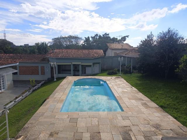 Casa para Venda/Aluguel com 4 quartos, 440 m² por R$ 1.850.000
