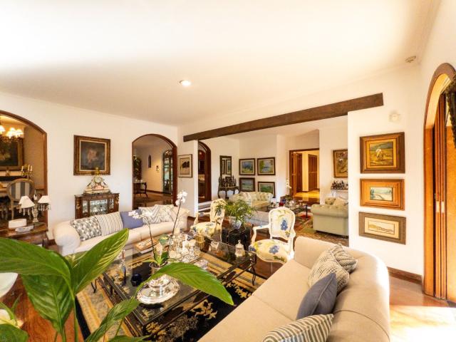 Casa para Venda/Aluguel com 4 quartos, 467 m² por R$ 5.850.000