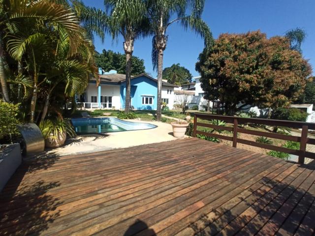 Casa para Venda/Aluguel com 4 quartos, 500 m² por R$ 2.700.000