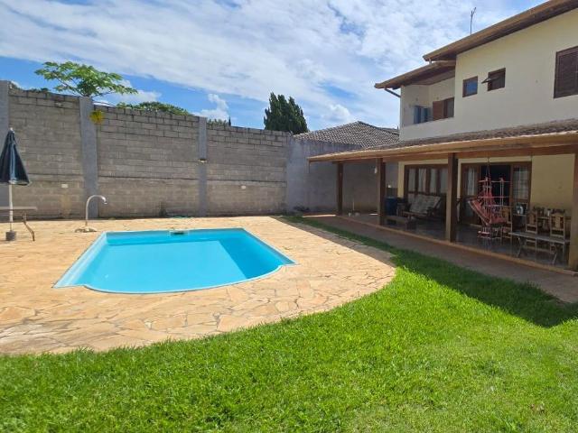 Casa para Venda/Aluguel com 4 quartos, 520 m² por R$ 1.600.000