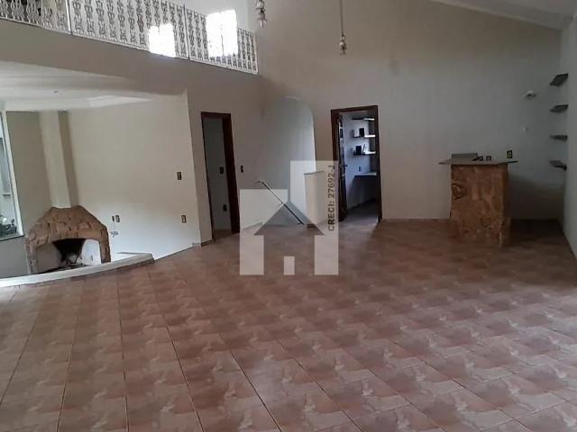 Casa para Venda/Aluguel com 4 quartos, 638 m² por R$ 2.760.000