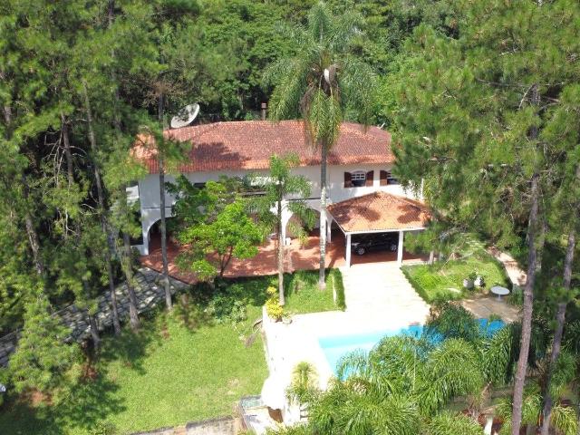 Casa para Venda/Aluguel com 4 quartos, 658 m² por R$ 2.760.000