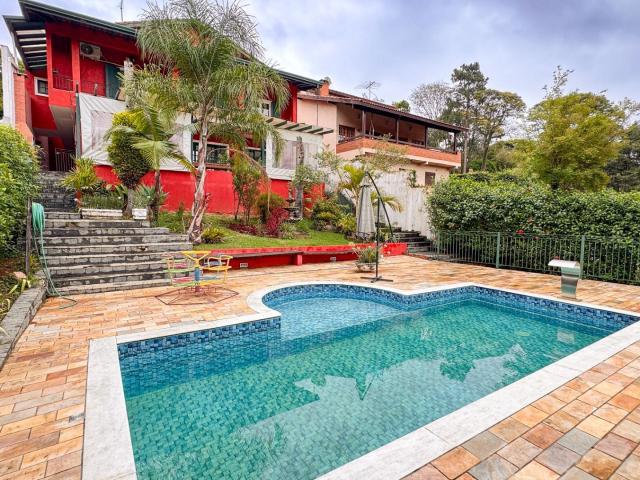 Casa para Venda/Aluguel com 4 quartos, 670 m² por R$ 1.780.000