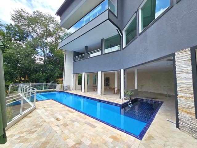 Casa para Venda/Aluguel com 4 quartos, 750 m² por R$ 2.500.000
