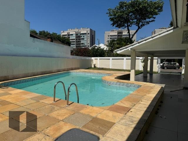 Casa para Venda/Aluguel com 5 quartos, 1080 m² por R$ 5.700.000