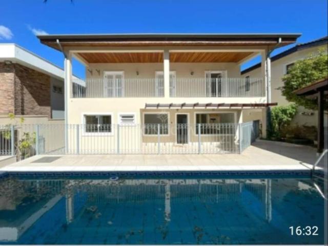 Casa para Venda/Aluguel com 5 quartos, 420 m² por R$ 2.396.400