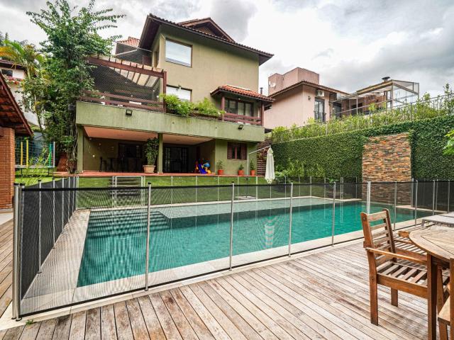 Casa para Venda/Aluguel com 5 quartos, 450 m² por R$ 2.499.000