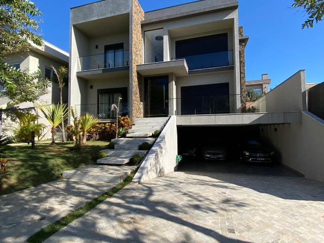 Casa para Venda/Aluguel com 5 quartos, 530 m² por R$ 5.501.600