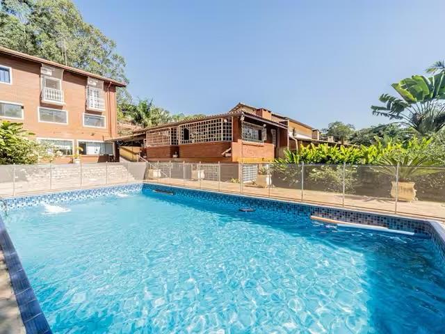 Casa para Venda/Aluguel com 5 quartos, 650 m² por R$ 1.720.000