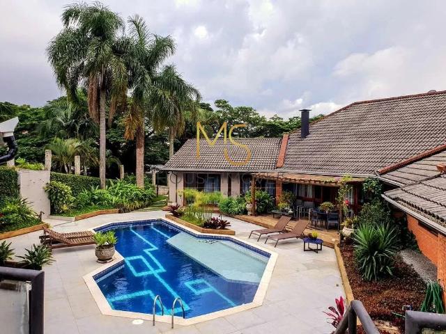 Casa para Venda/Aluguel com 5 quartos, 850 m² por R$ 3.800.000