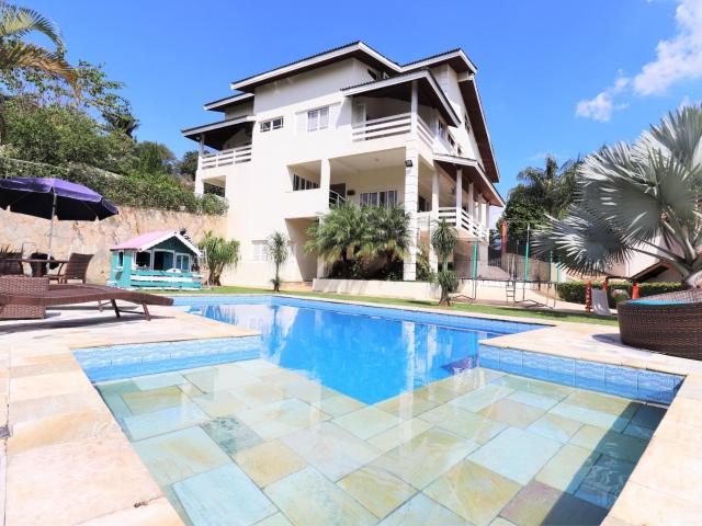 Casa para Venda/Aluguel com 5 quartos, 921 m² por R$ 3.990.000