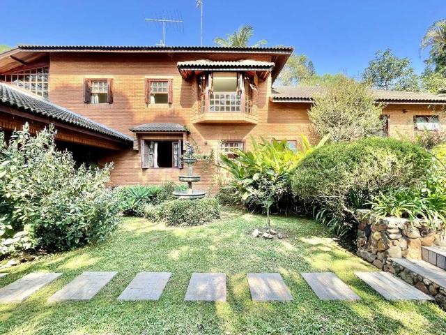 Casa para Venda/Aluguel com 5 quartos, 923 m² por R$ 2.950.000