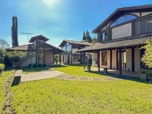 Casa para Venda/Aluguel com 5 quartos, 990 m² por R$ 3.750.000
