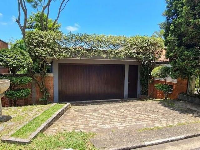 Casa para Venda/Aluguel com 6 quartos, 200 m² por R$ 830.000