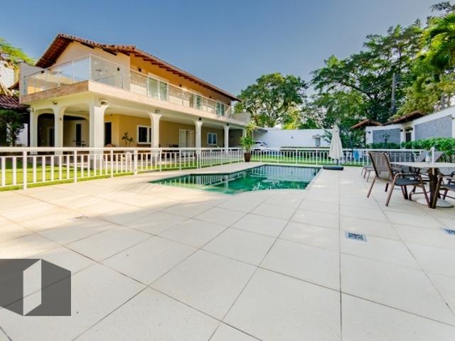 Casa para Venda/Aluguel com 6 quartos, 481 m² por R$ 5.600.000