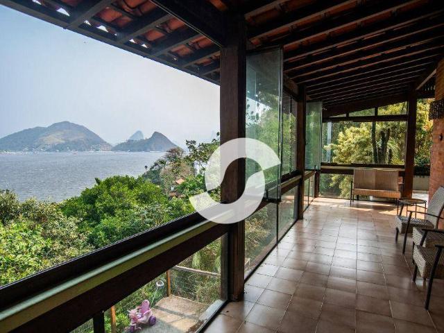 Casa para Venda/Aluguel com 6 quartos, 500 m² por R$ 1.680.000