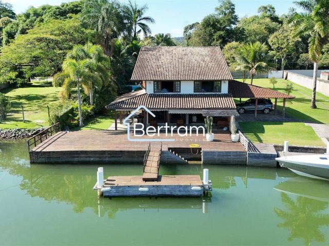 Casa para Venda/Aluguel com 6 quartos, 550 m² por R$ 4.500.000