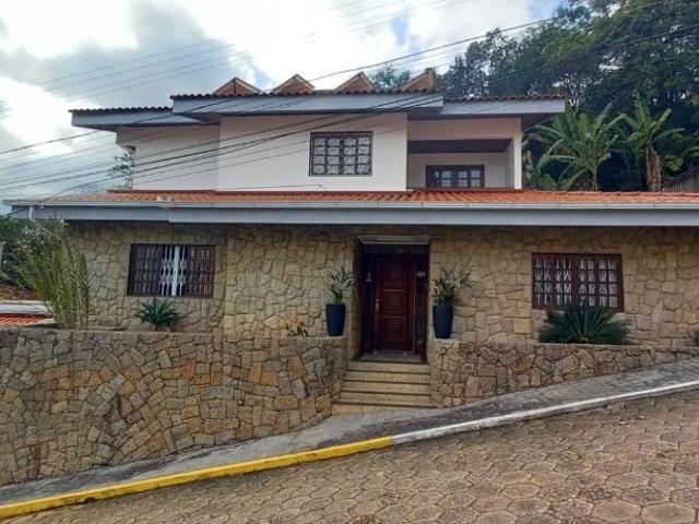 Casa para Venda/Aluguel com 7 quartos, 280 m² por R$ 2.500.000