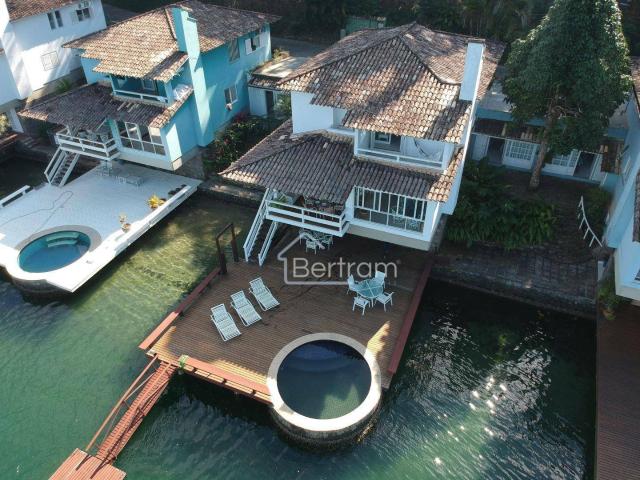 Casa para Venda/Aluguel com 7 quartos, 300 m² por R$ 4.200.000
